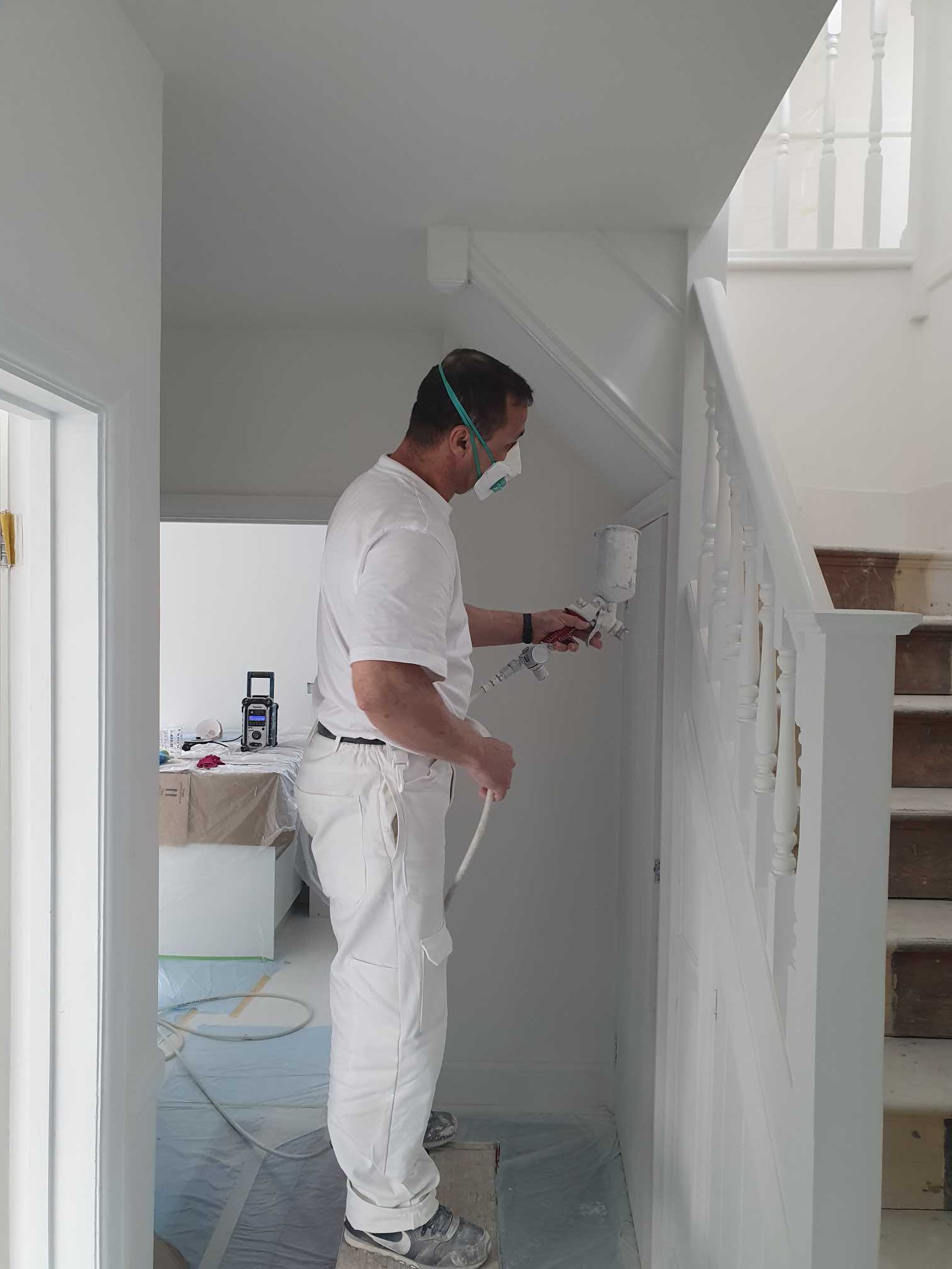 Spray painters London - Wall Spray Painting - Knight Refurbishment